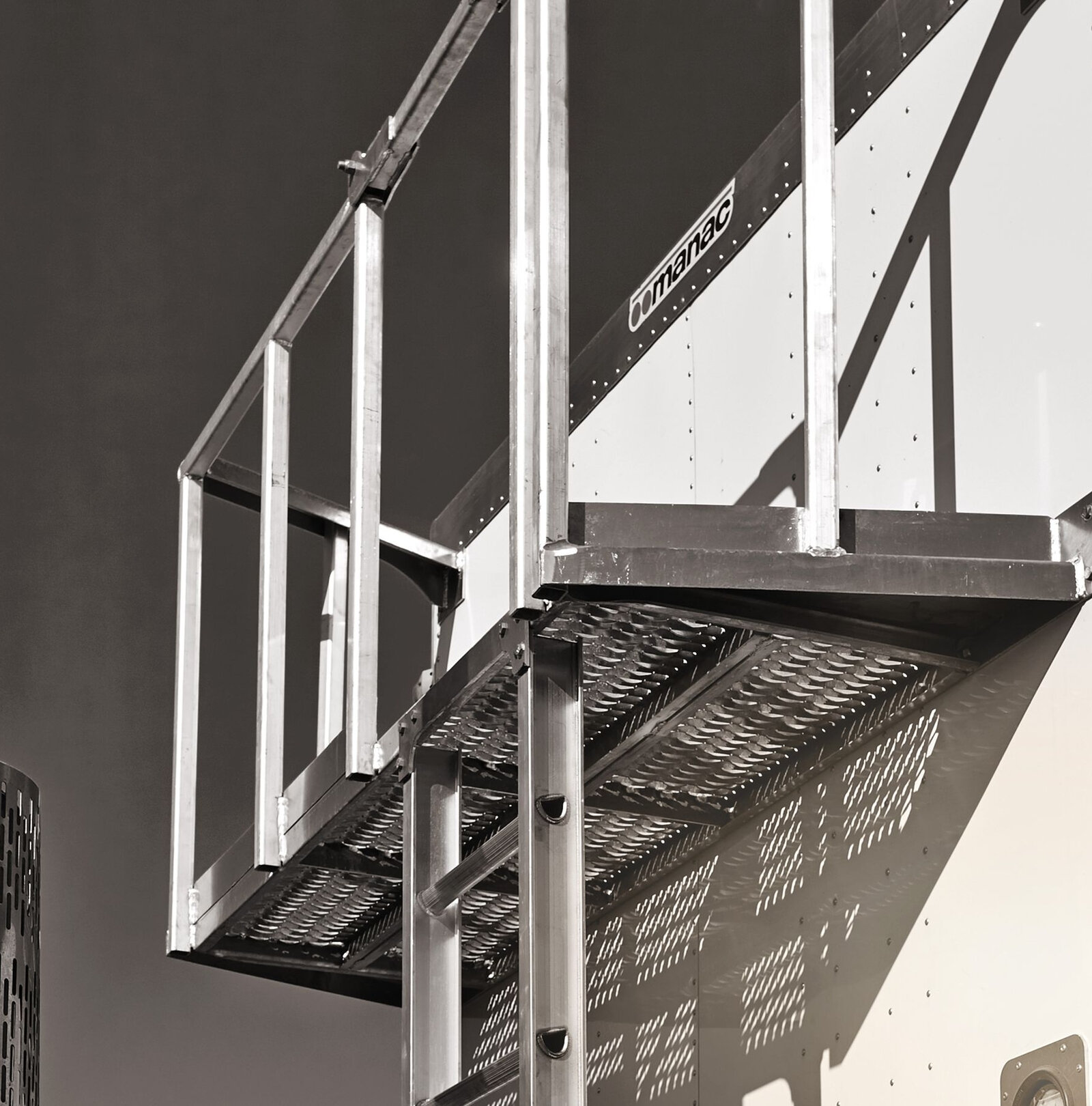 BULKWING Wedge Chip Van | Manac