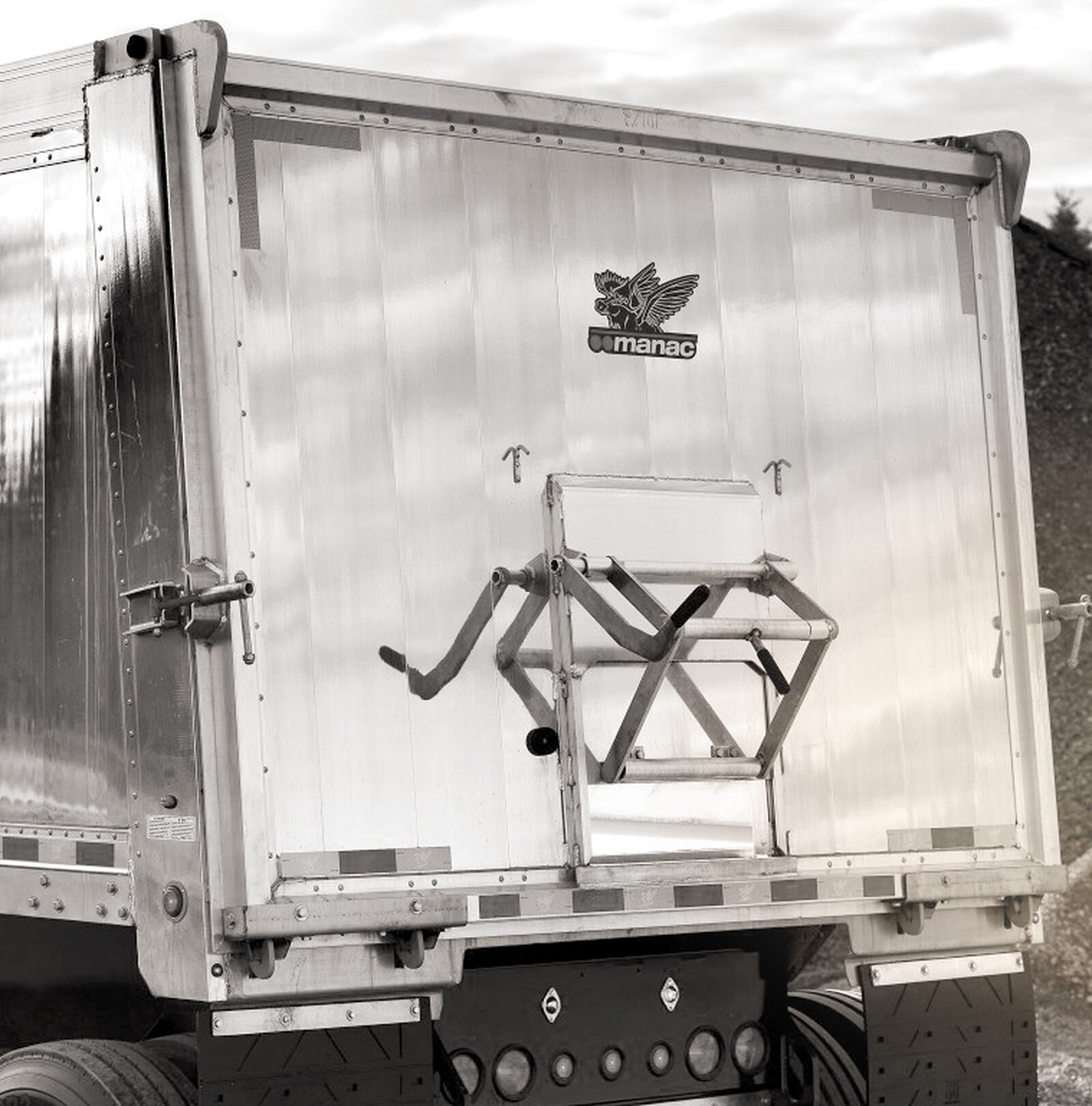 MAXWING Aluminum End Dump | Manac