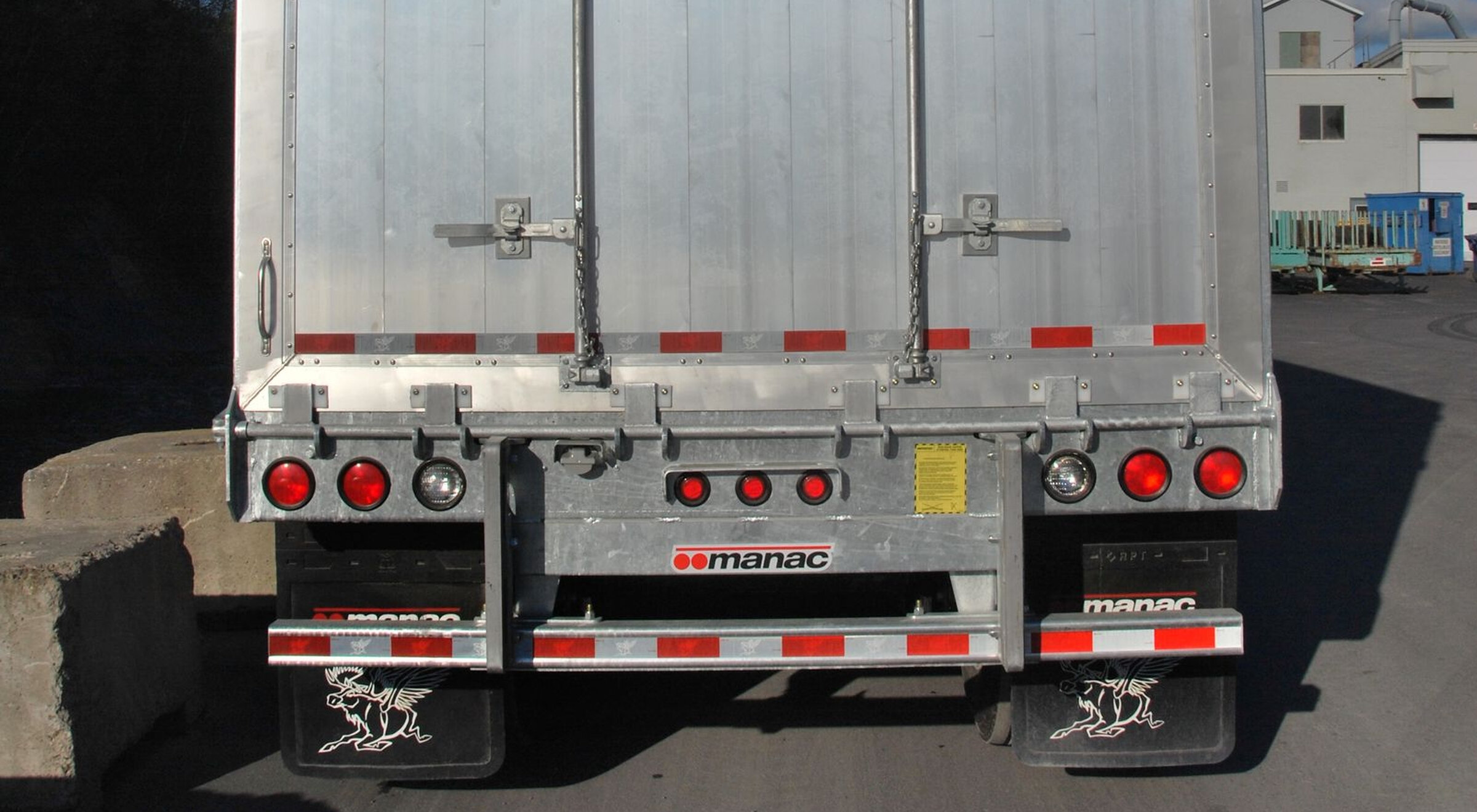 BULKWING Straight Chip Van | Manac