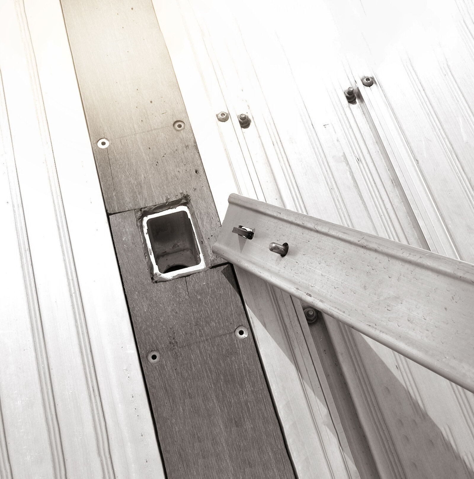 DARKWING Aluminum Drop Deck | Manac