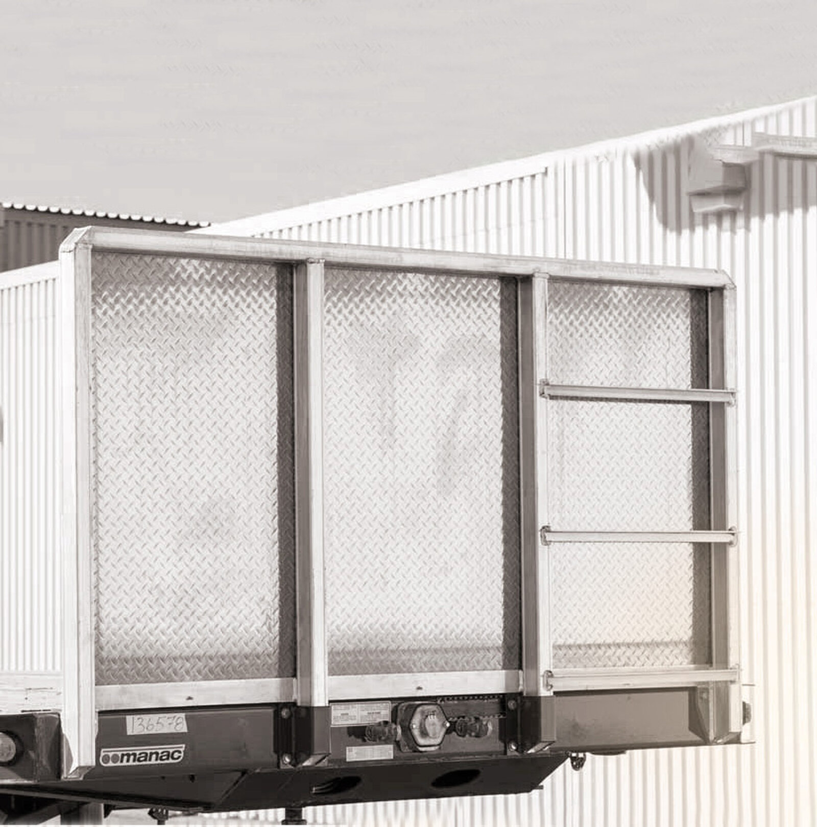 TOUGHWING Steel Extendable Flatbed | Manac