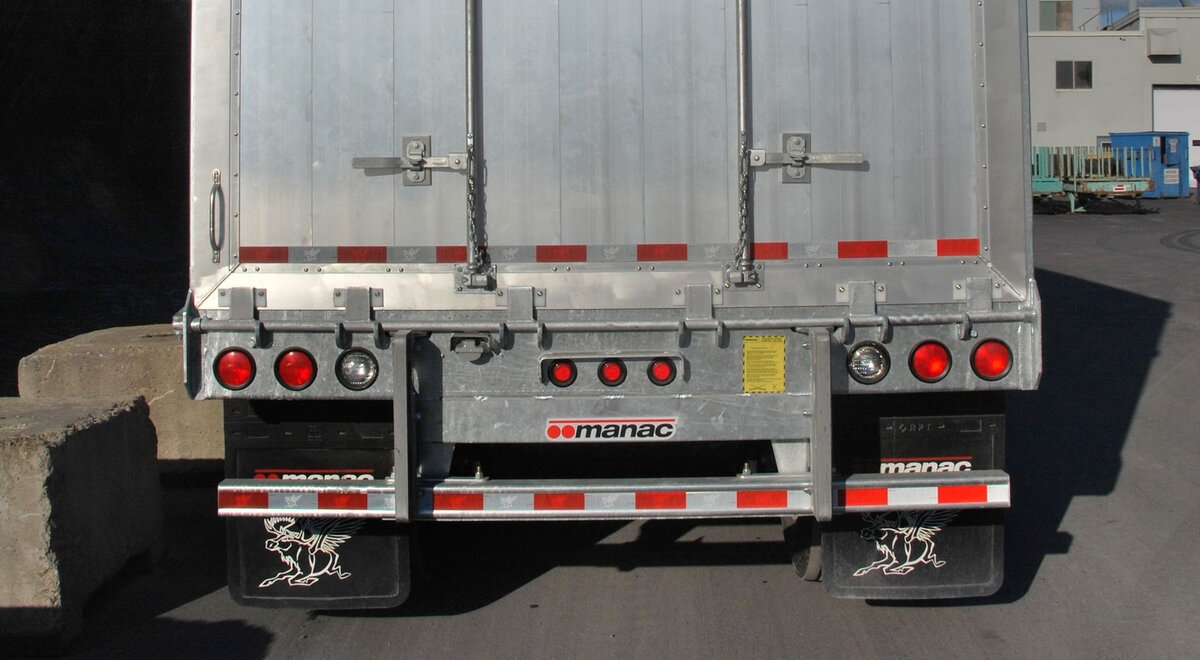 BULKWING Straight Chip Van | Manac