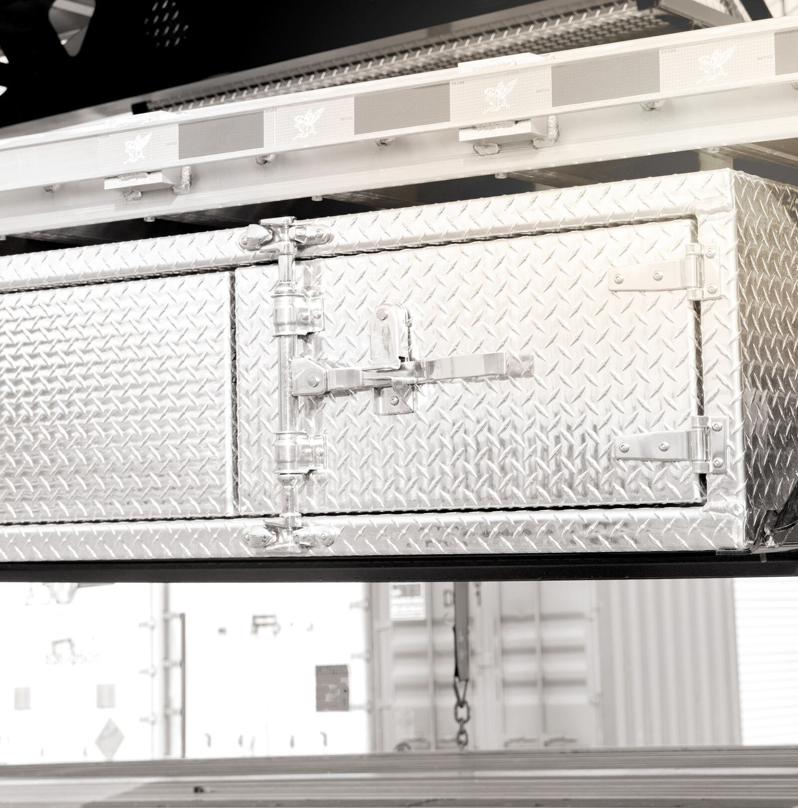 TOUGHWING Combo Extendable Flatbed | Manac